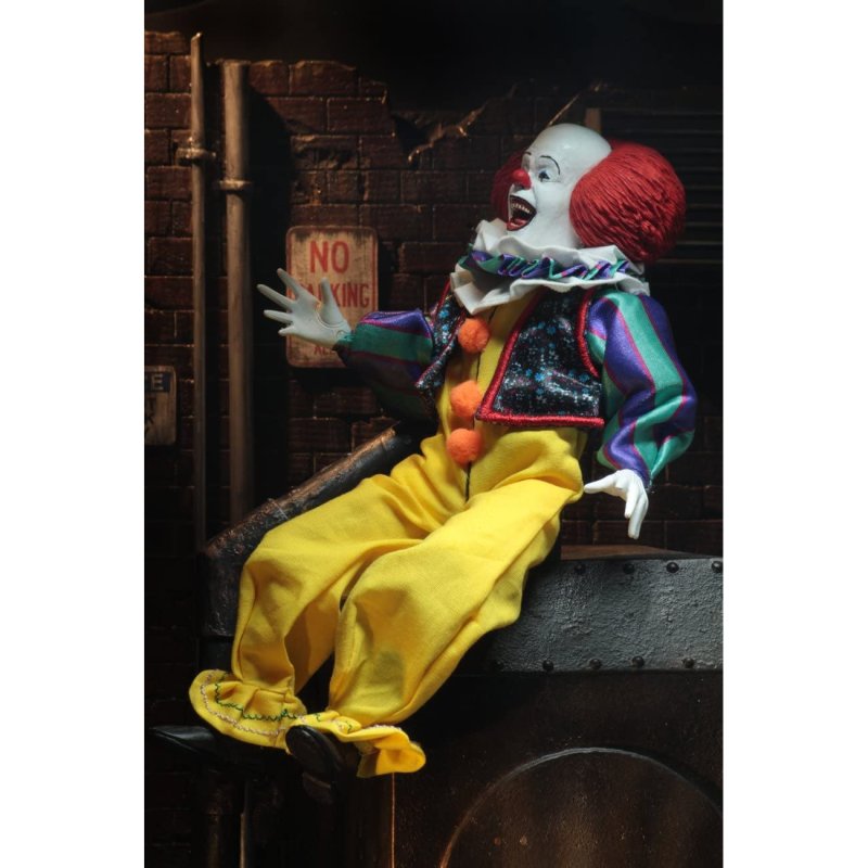Neca IT Pennywise Clothed 1990 Figura 20 cm | PcComponentes.com